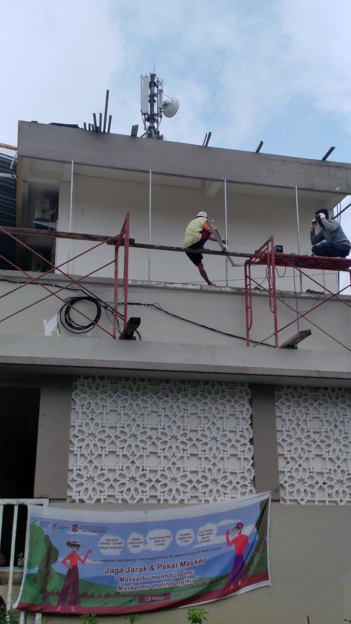 LAYAR MAS – Finishing Bagian Depan Pesantren Mahasiswa THAYBAH – Solusi ...